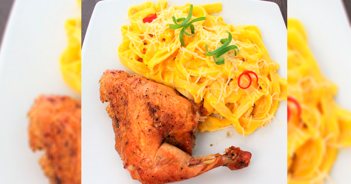 Disfruta de un exquisito pollo a la brasa con fetuccini a la huancaína
