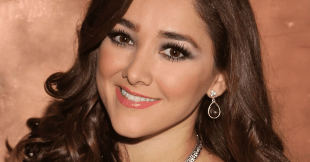 Sherlyn arribó en Perú y sorprende al devolver un fajo de dólares al ...