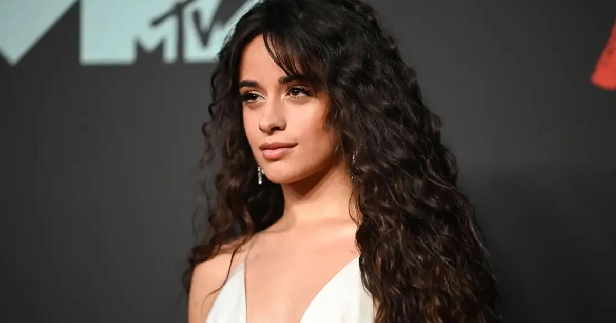 Premios Grammy 2020: Camila Cabello enseña a lucir dos estilos una ...