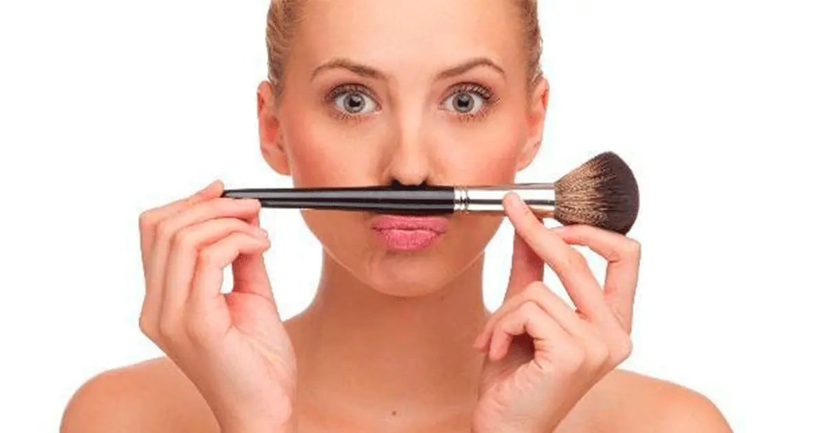 Aprende a maquillar tus bigotes en 3 sencillos pasos