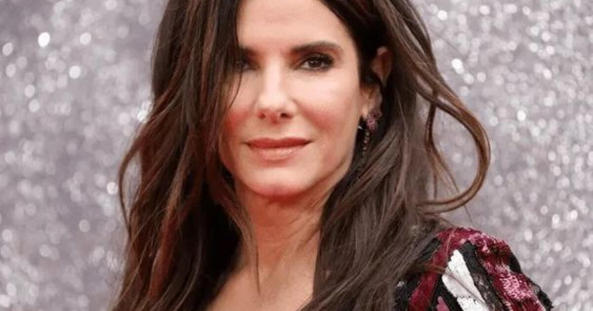 Sandra Bullock muestra cómo llevar las botas mosqueteras a la red ...