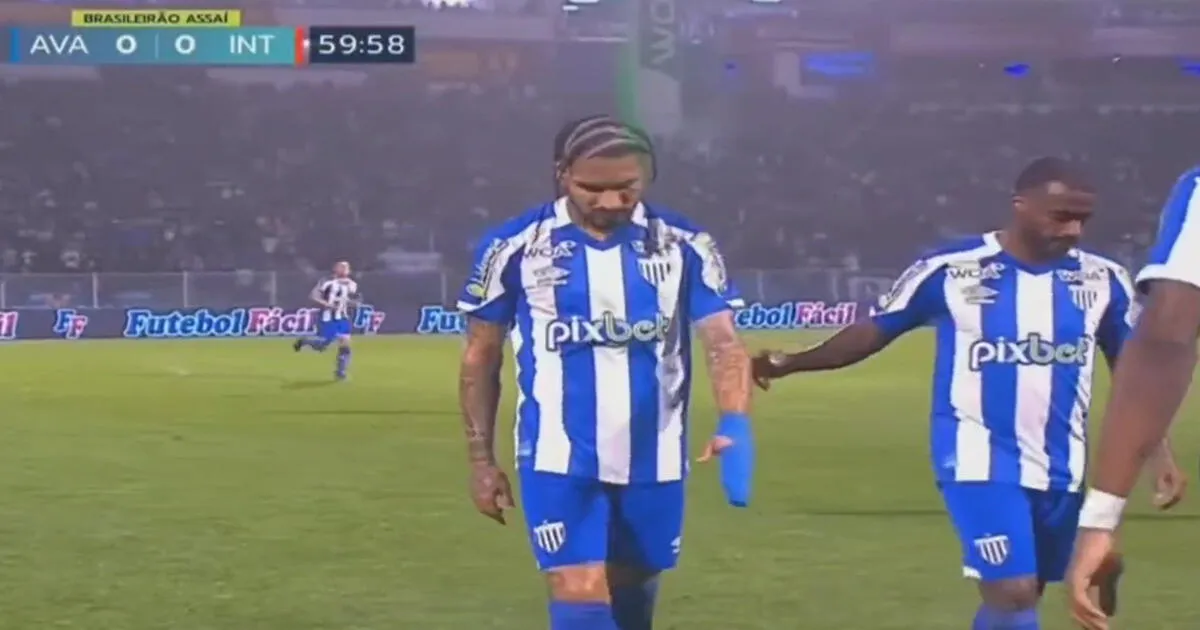 Paolo Guerrero Se Enoja Tras Ser Cambiado En Avaí Y Periodista
