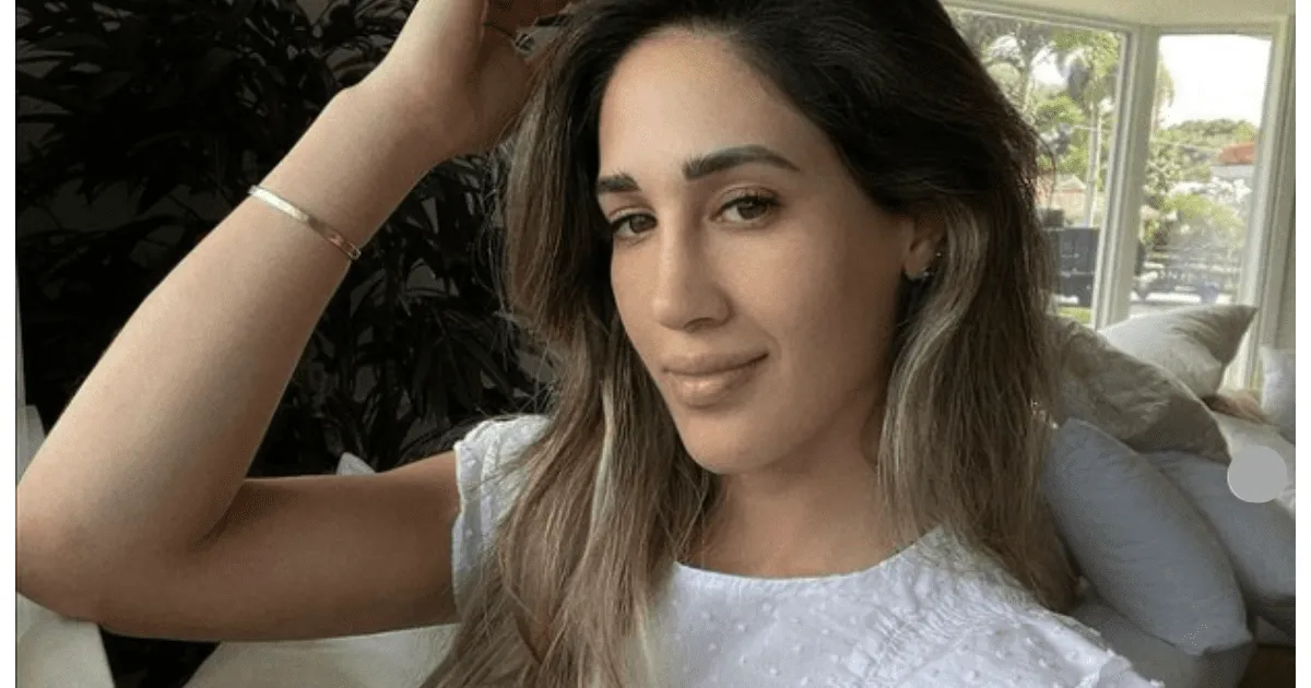 Tepha Loza habla sobre Serigio Peña en televisión con atractivo outfit de naturaleza groovy