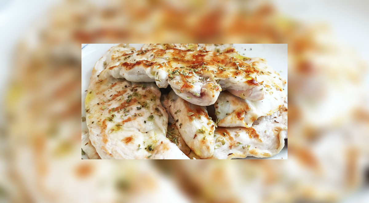 Prepara un rico pollo al oreganato con arroz a la jardinera