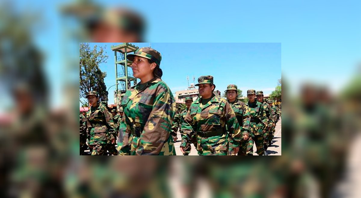 Las mujeres se licencian por primera vez del servicio militar en Bolivia