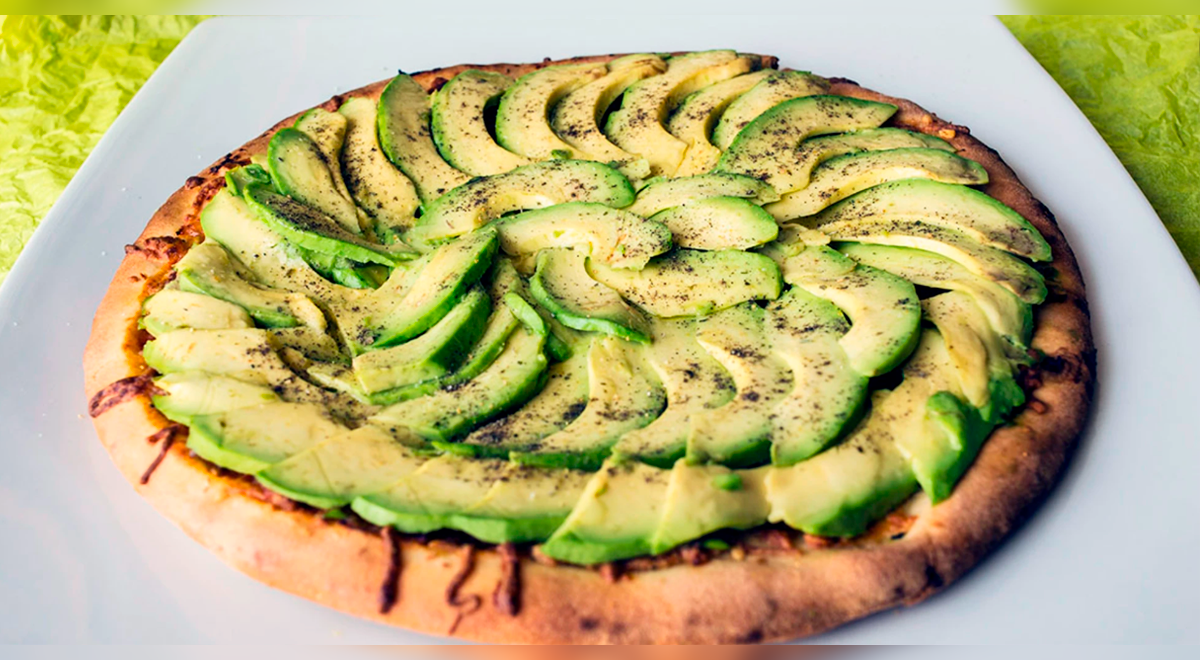 Prepara una deliciosa pizza de palta y compártela con todos en casa