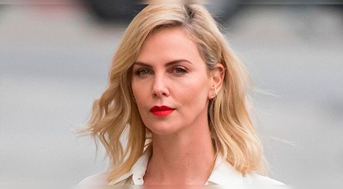 Charlize Theron luce irreconocible con corte de cabello estilo 'tazón'