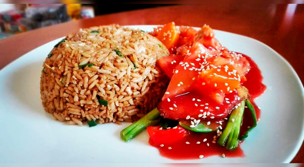 Aprende a preparar un exquisito pollo tipakay con la receta del chifa