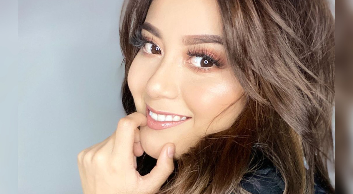 Amy G deslumbra con sofisticado maxi vestido de moderno estampado