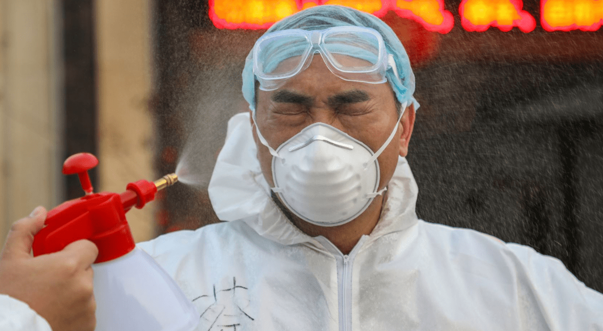 ¿Por qué jamás se debe rociar con alcohol la mascarilla KN95?
