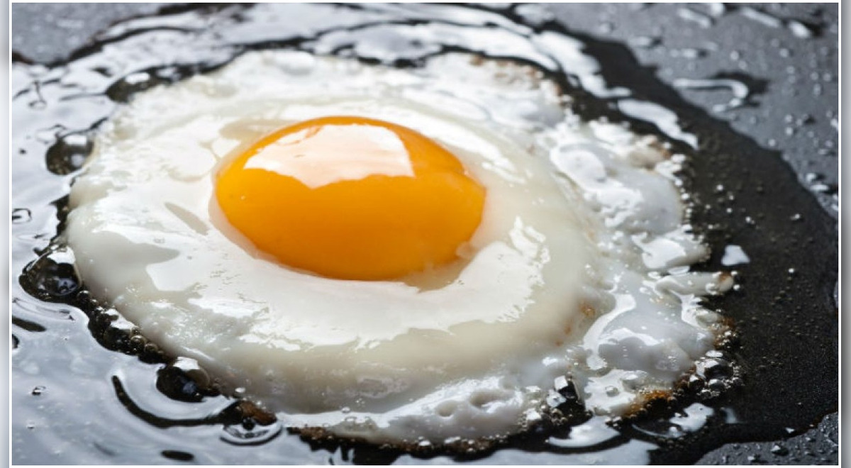 ¿Cómo hago para que la yema del huevo frito me quede jugosa?