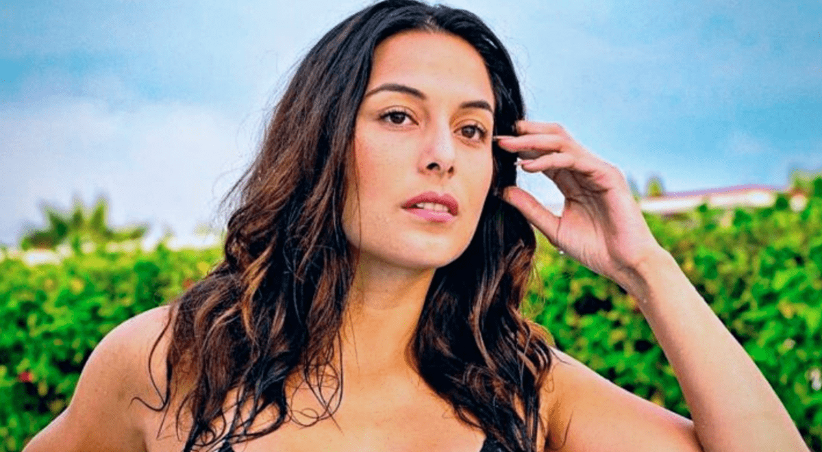 Natalia Salas se apodera de la nostalgia de las prendas tejidas en un sublime look casual