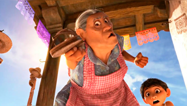 Mamá se hace respetar con la “chancla voladora” y se convierte viral